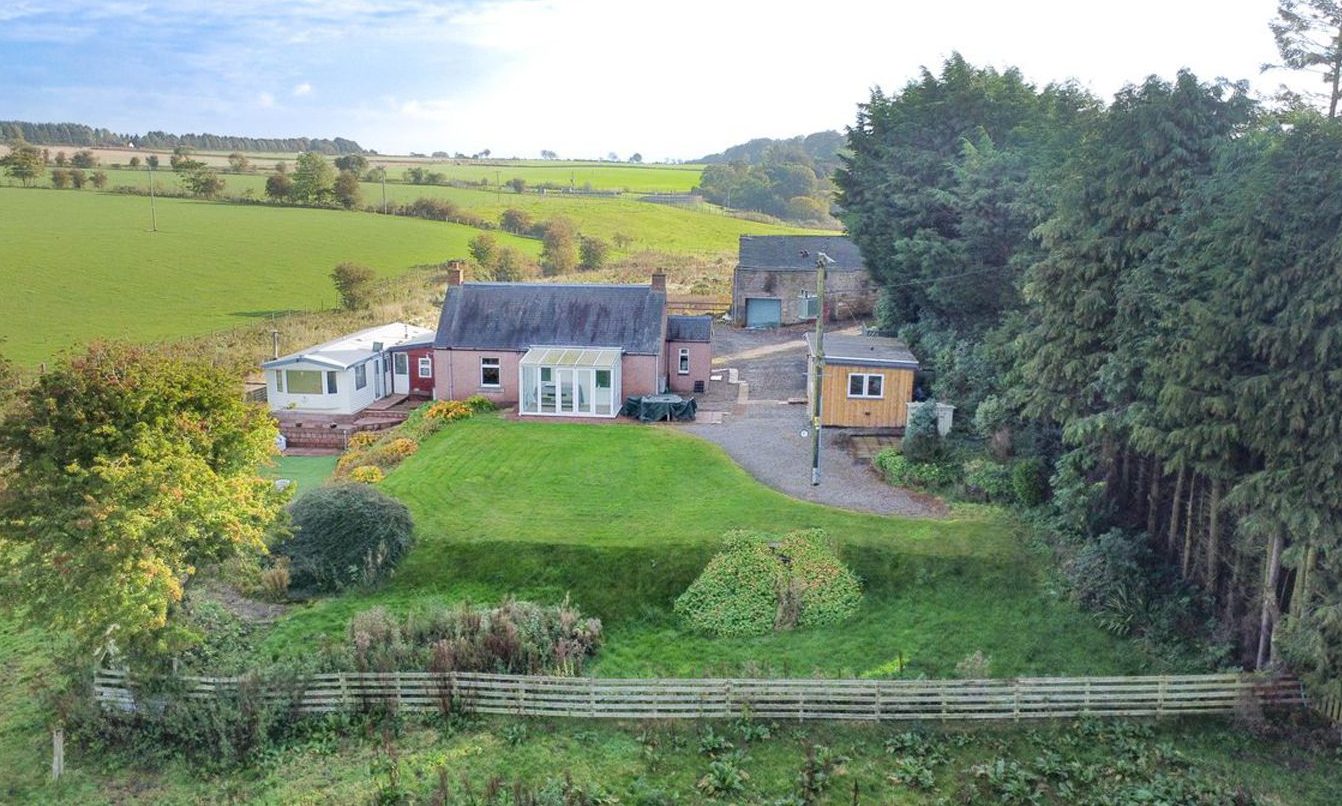 Windymill Cottage: House and stone barn near Dundee for £125k