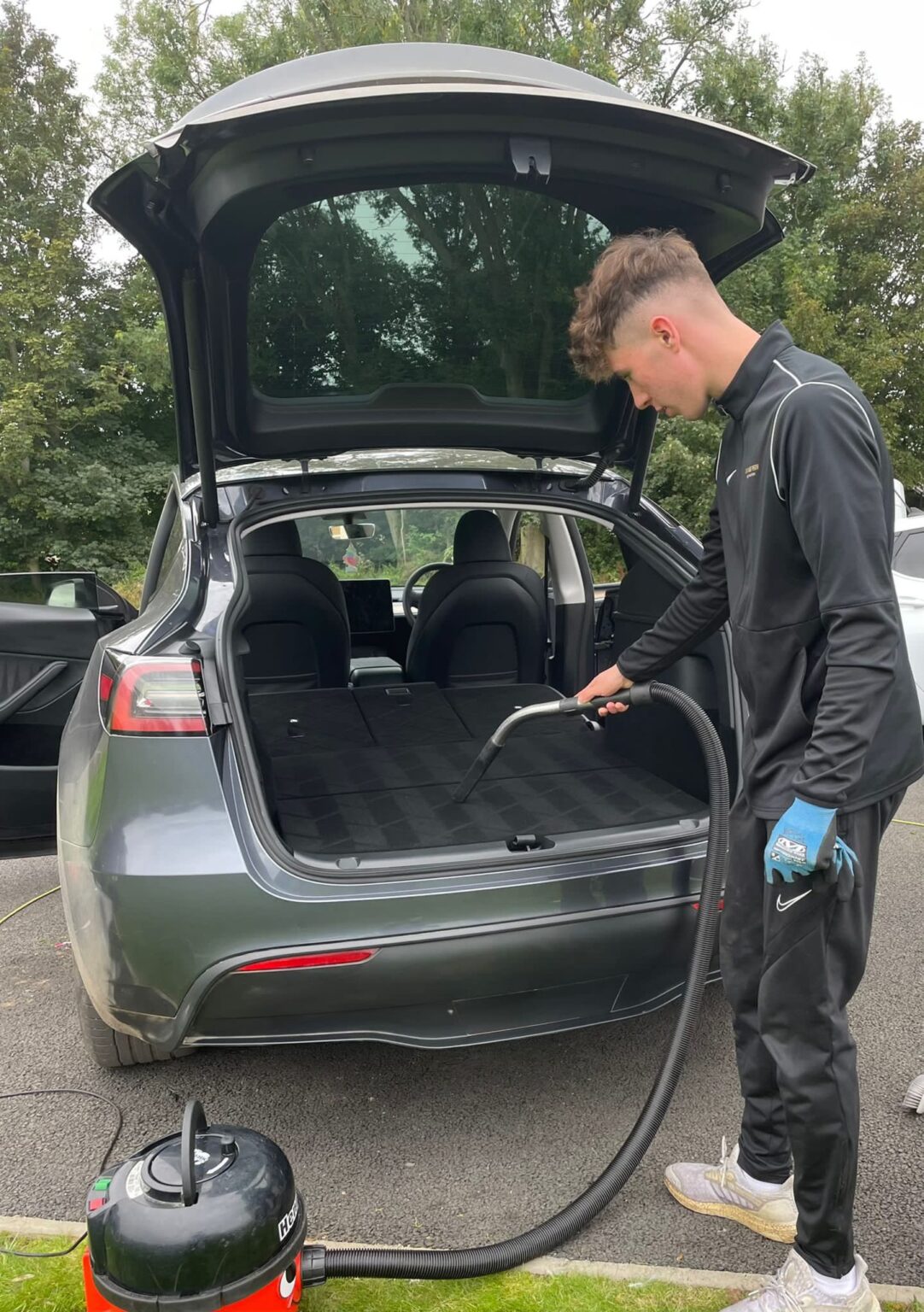 Perth teenager set up car valet business after learning on YouTube