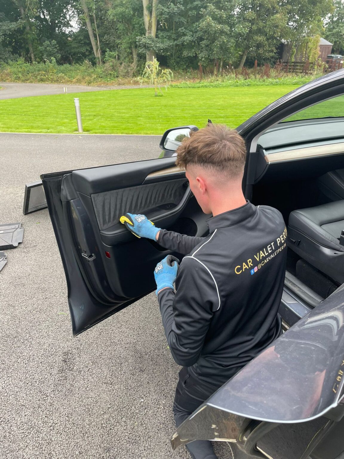 Perth teenager set up car valet business after learning on YouTube