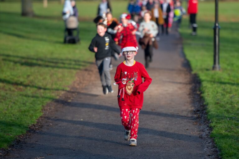 Perth's Inch View Primary pupils enjoy Santa Run on South Inch