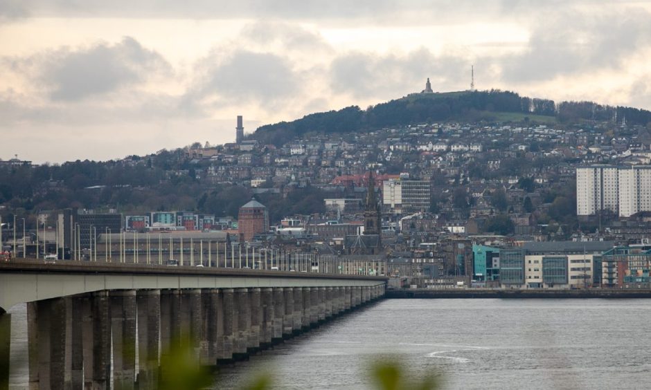 Two breakdowns in 10 minutes close Tay Road Bridge