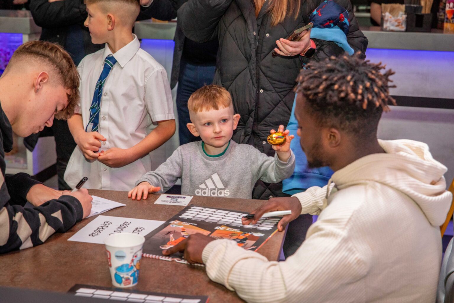 Pictures as fans meet Dundee United stars at Tenpin