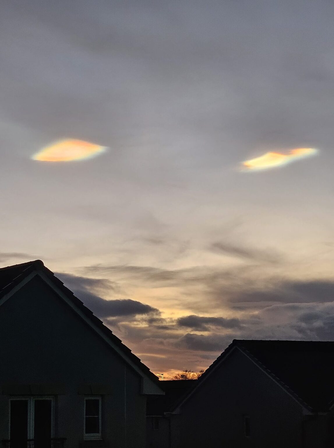 Pictures of nacreous clouds in Tayside and Fife