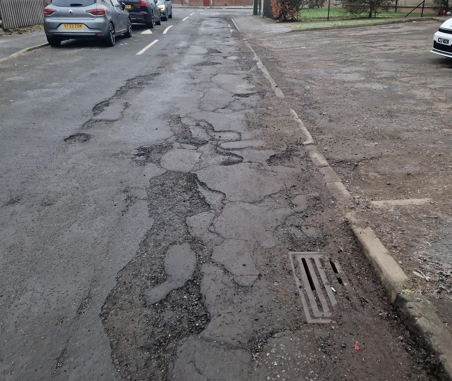 Finlow Terrace: Dundee residents hit out at 'dangerous' potholes