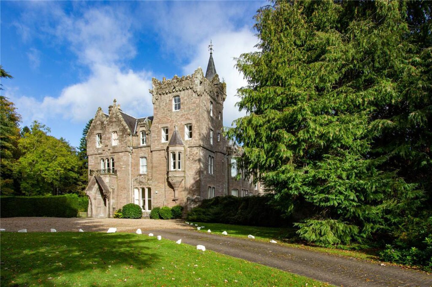 Finavon Castle: Angus apartment for sale at £375k