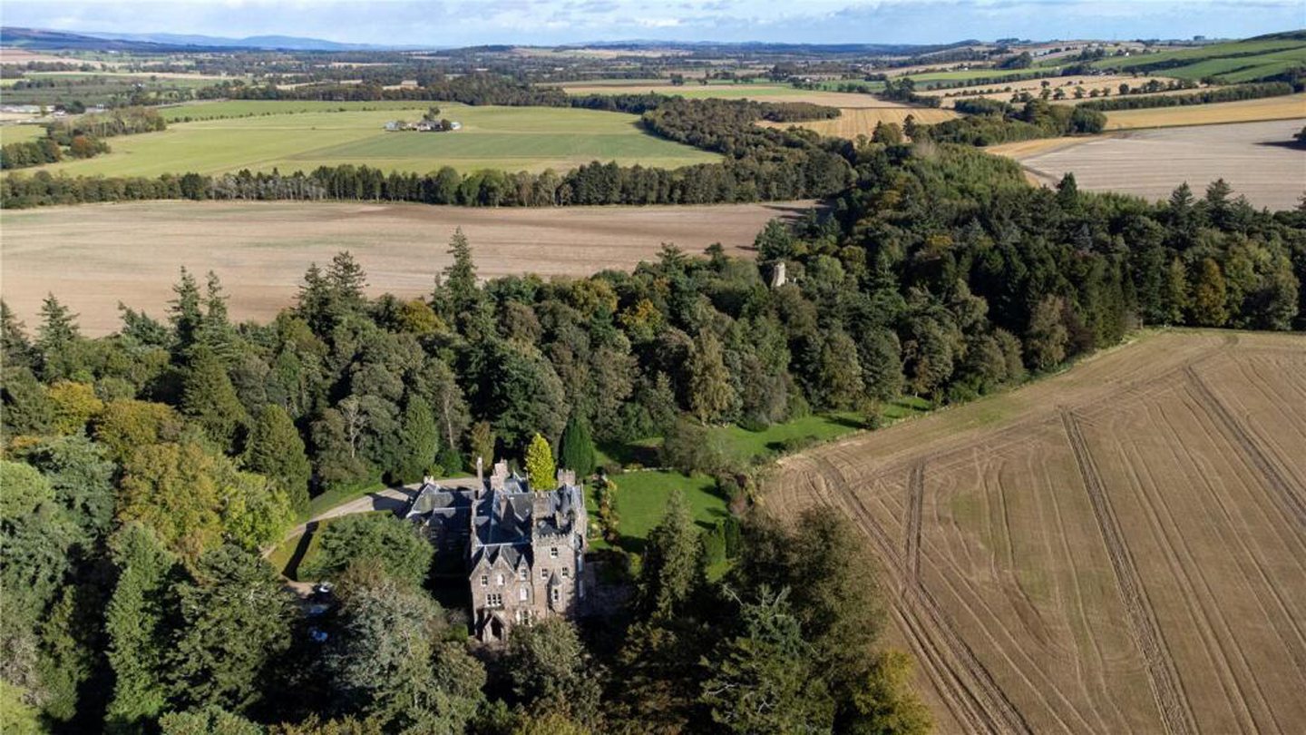 Finavon Castle: Angus apartment for sale at £375k