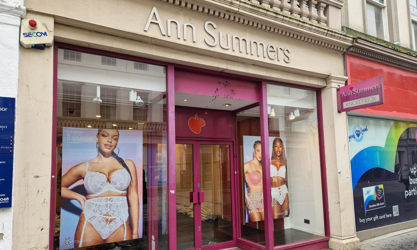 Dundee Ann Summers closed as stock cleared from store