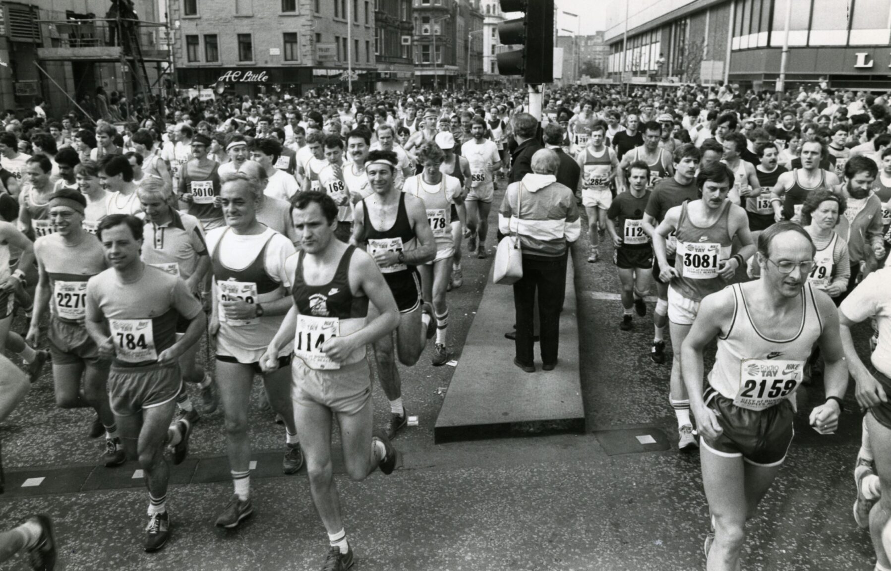 Crowds stood on bus stops to watch the 1984 Dundee Marathon