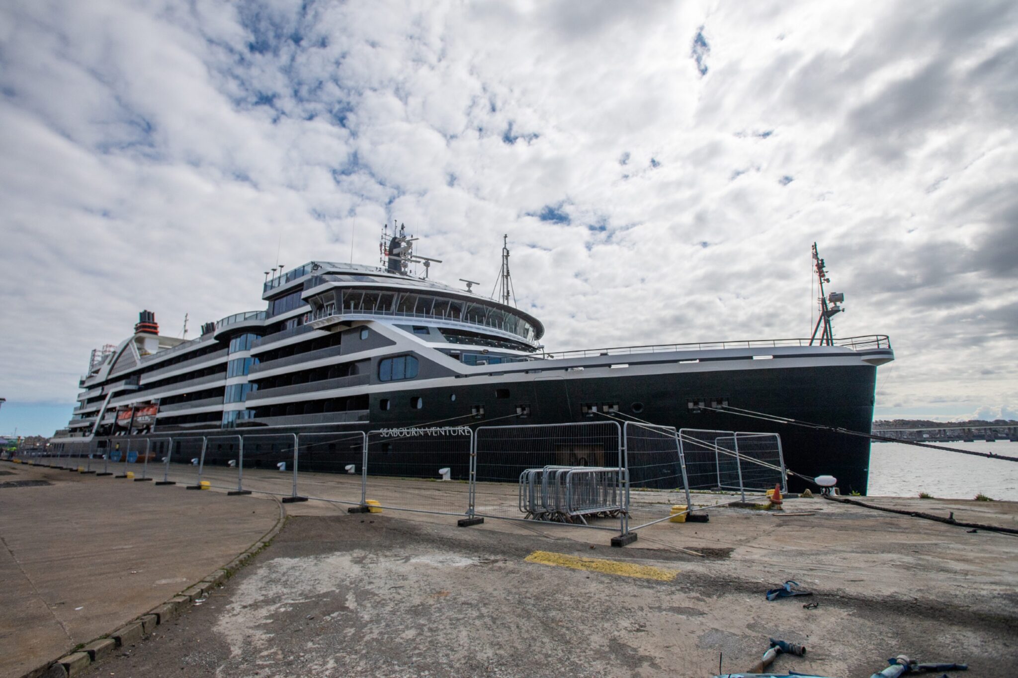 Pictures as Seabourn Venture cruise ship docks in Dundee