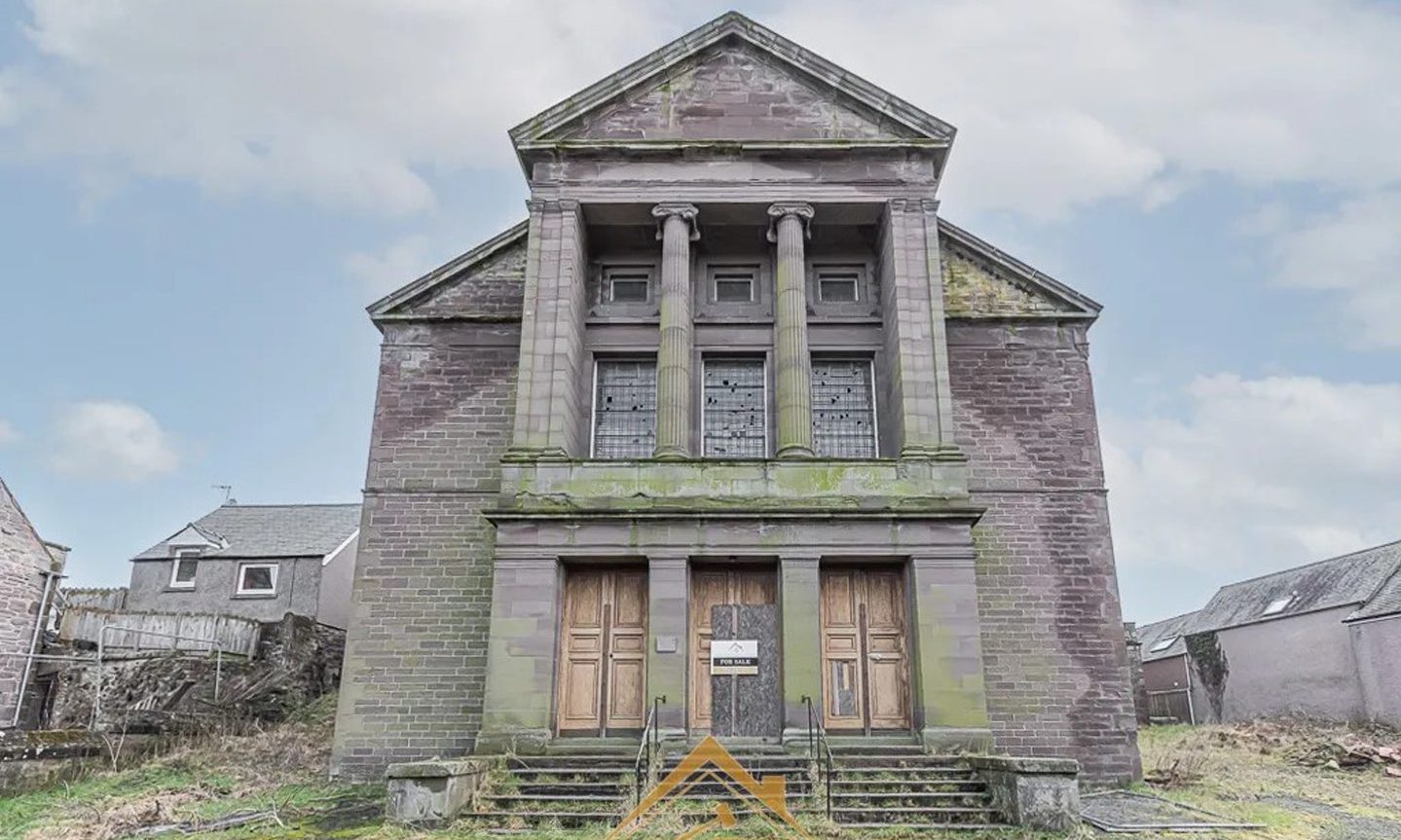 Major fire at Brechin's Maison Dieu Church sees homes evacuated