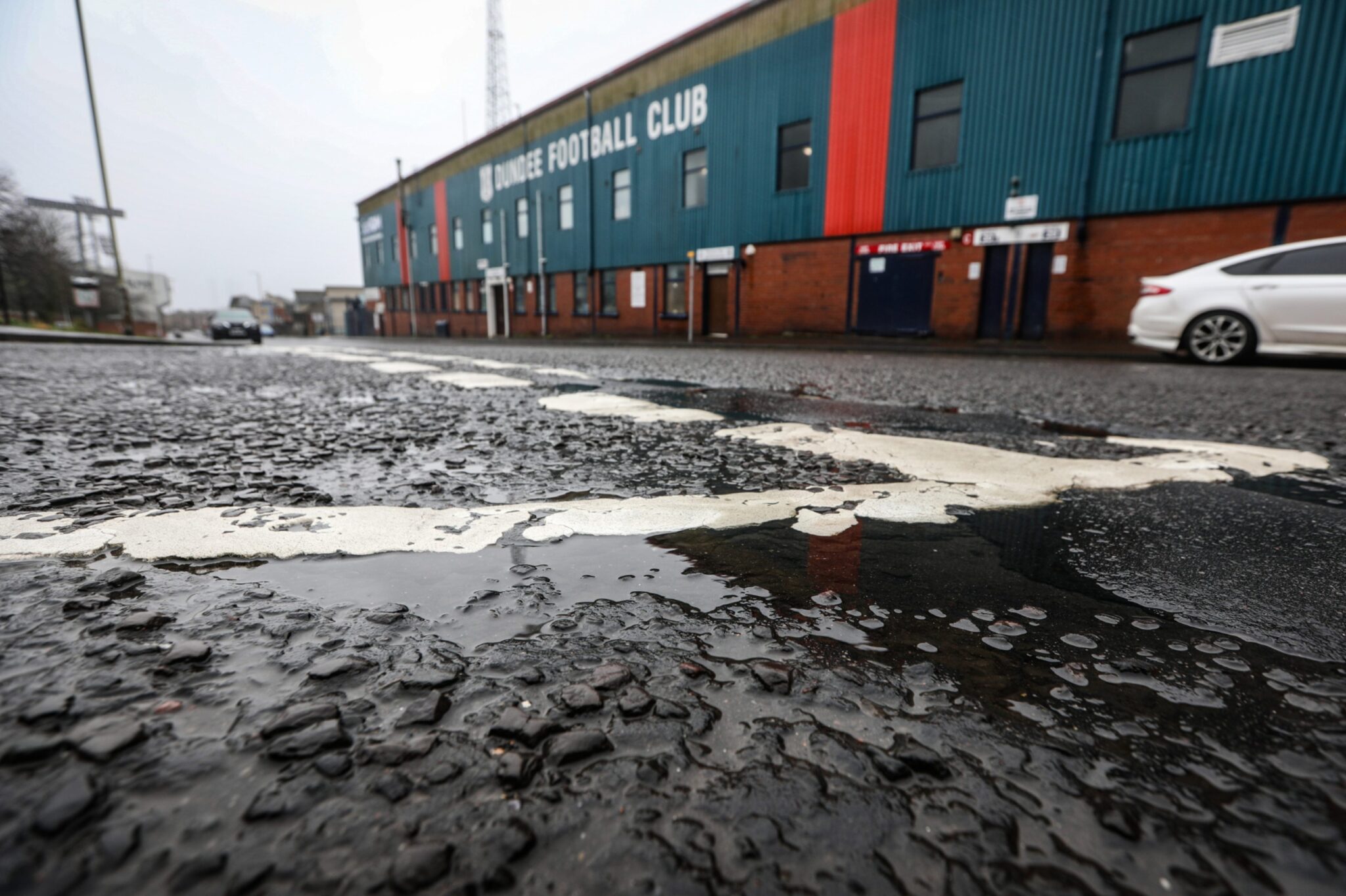 Tim Keyes: Dundee pitch battle shows need for new stadium