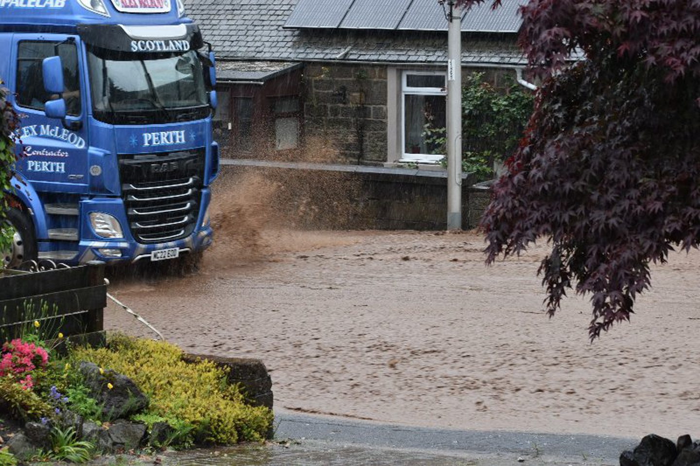 Tornado-shaped cloud in Dundee as floods hit Tayside and Fife