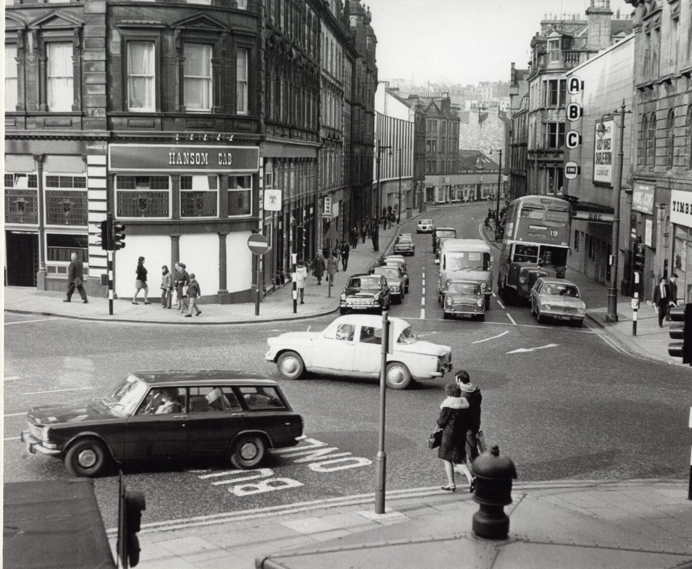Old Dundee pubs: Do you remember these bygone boozers?