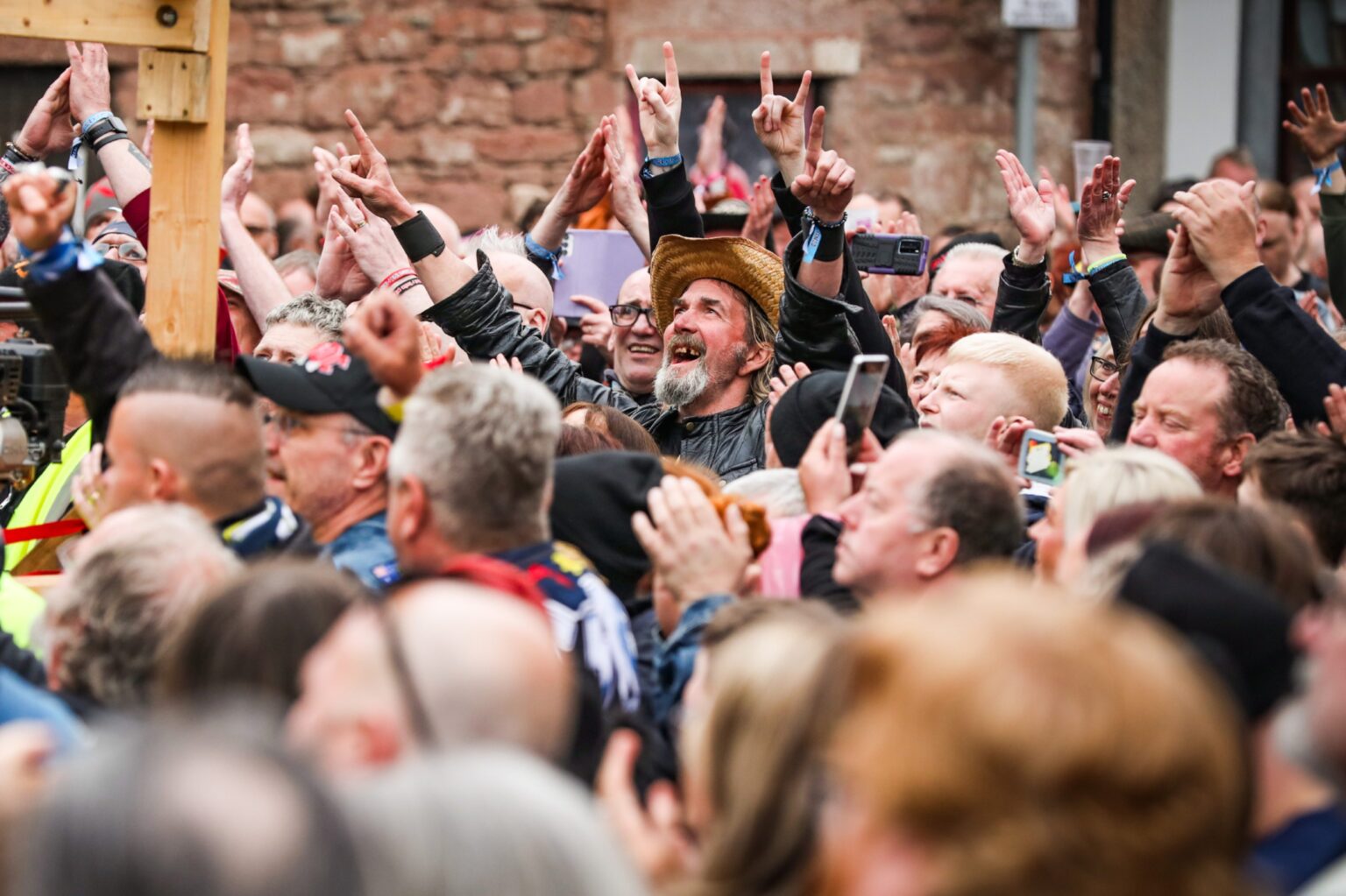 Best pictures as global AC/DC family rock Kirrie Bonfest