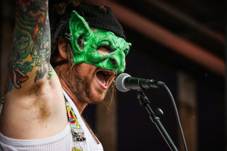 Best pictures as global AC/DC family rock Kirrie Bonfest