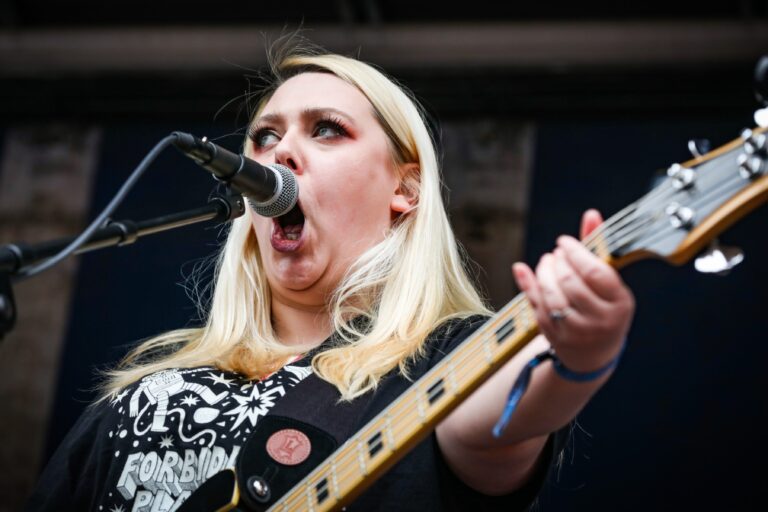 Best pictures as global AC/DC family rock Kirrie Bonfest