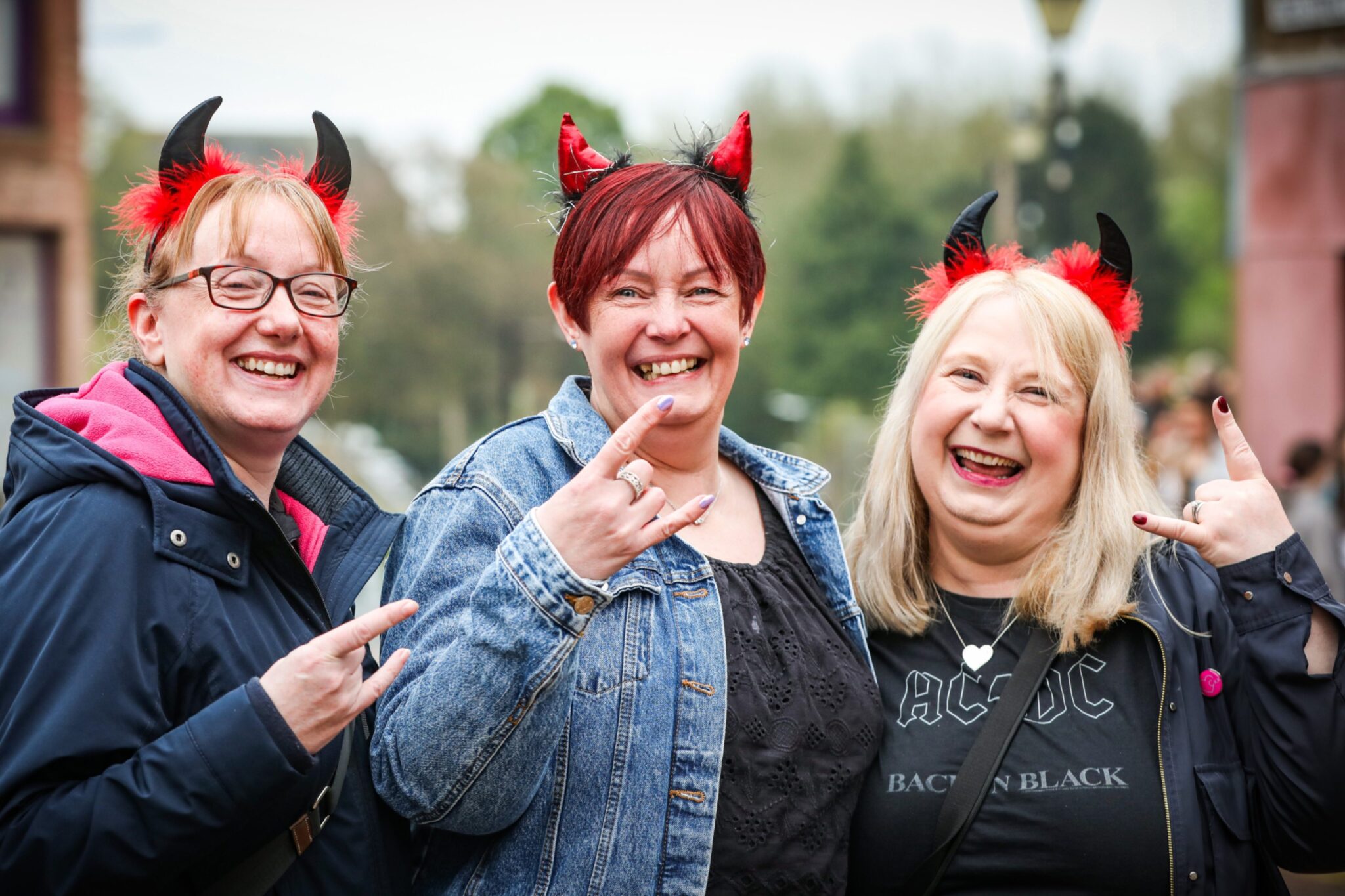 Best pictures as global AC/DC family rock Kirrie Bonfest