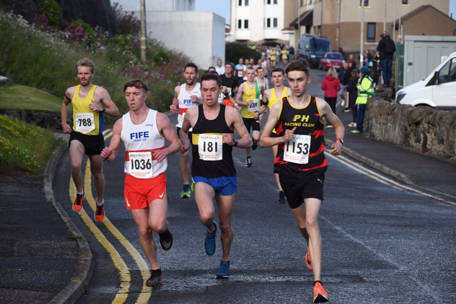 Best Black Rock 5 pictures as 1,100 take part in Kinghorn spectacle