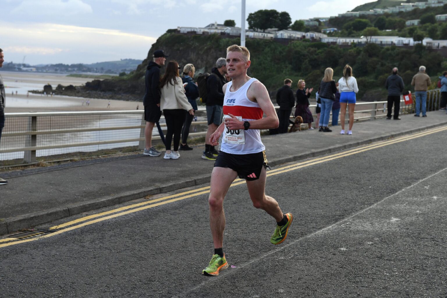 Best Black Rock 5 pictures as 1,100 take part in Kinghorn spectacle