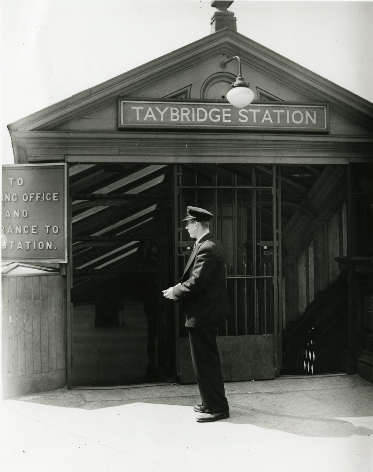 The history of Dundee railway station takes a long & winding route