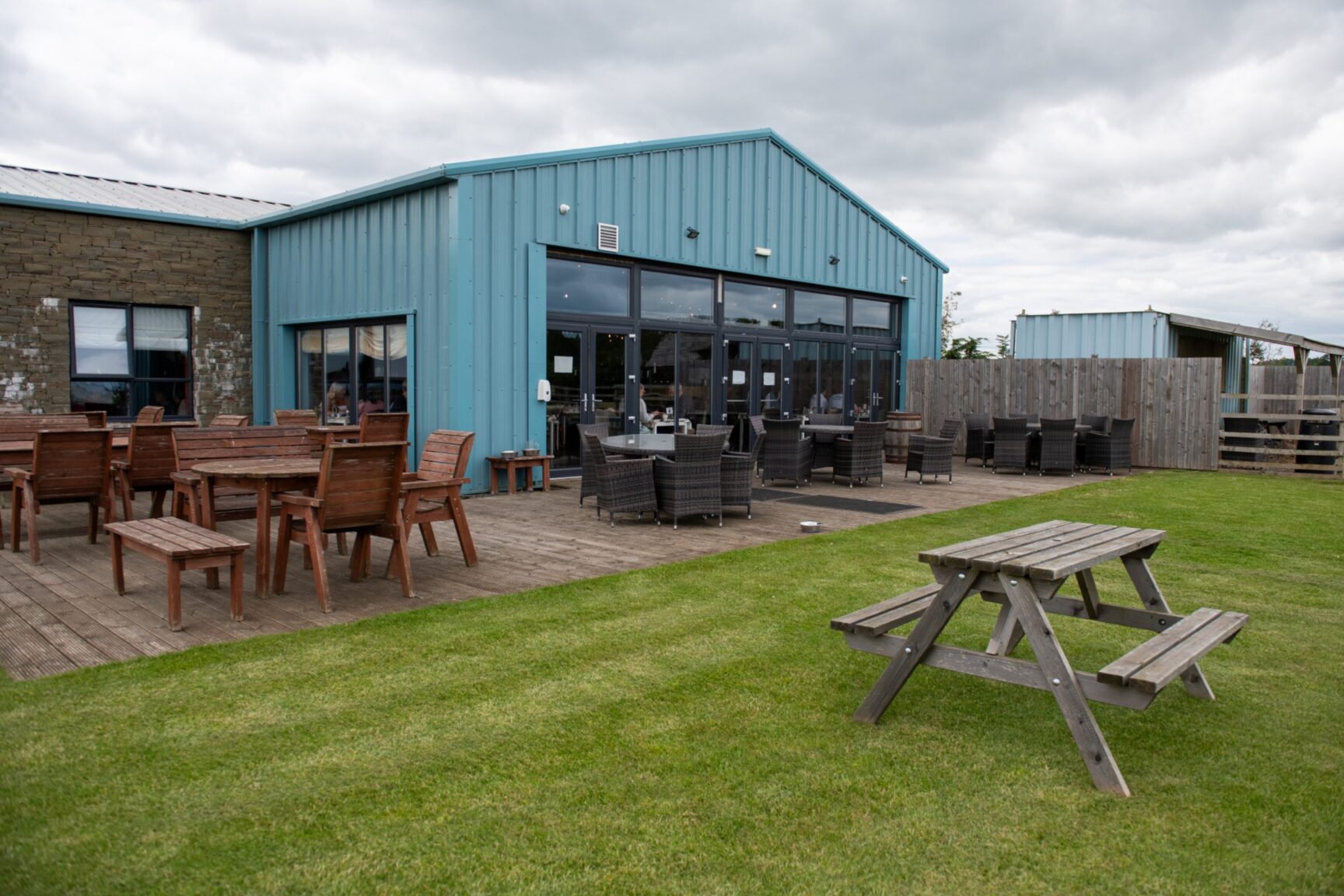 Is Monifieth Longparke Farmshop and Cafe popular for a reason?