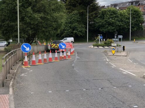 Dens Road: Dundee roadworks extended due to 'complications'
