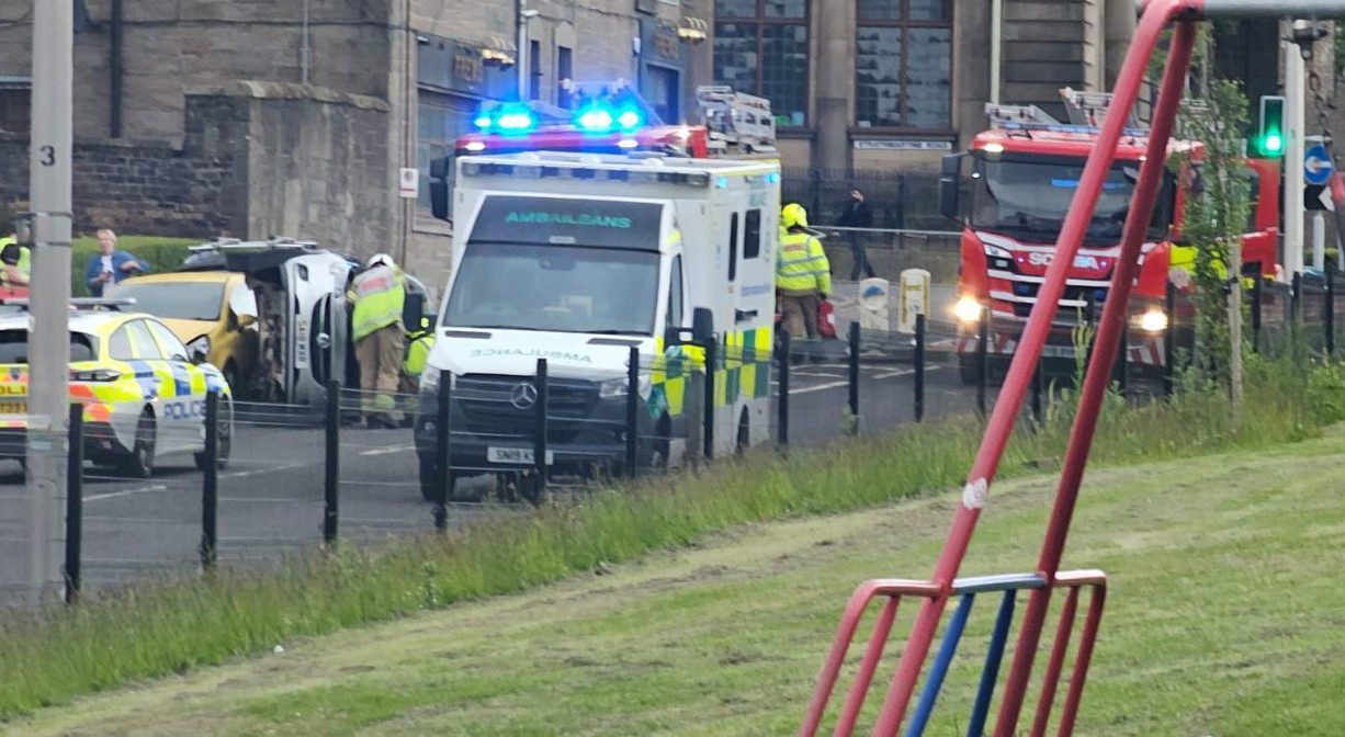 Man, 39, charged after car flips on its side in Dundee crash