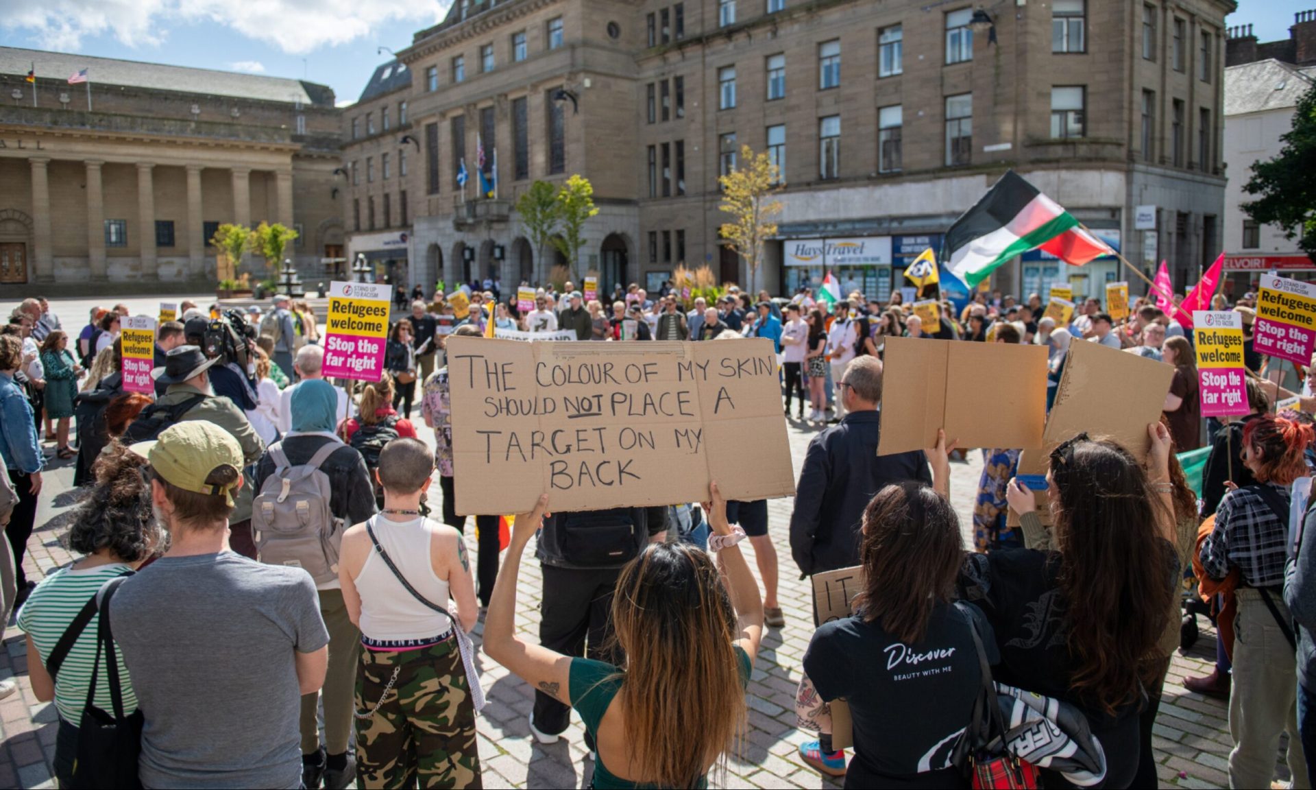 VIDEO: Peaceful protest in Dundee as anti-racism supporters gather ...