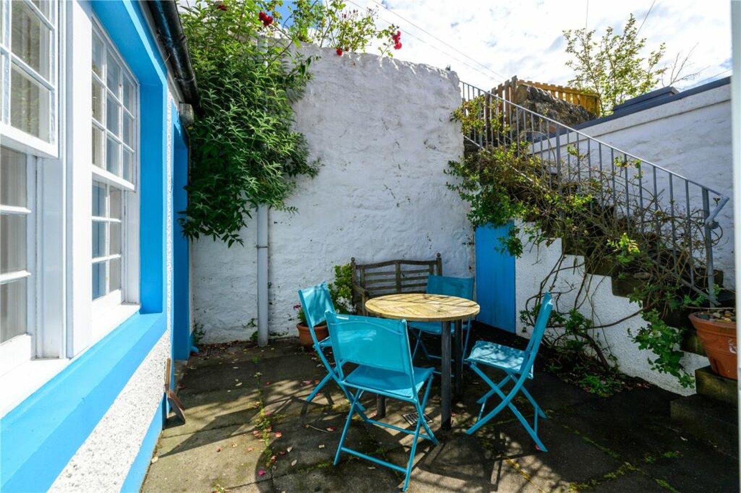 Picturesque A-listed cottage on Pittenweem seafront for sale