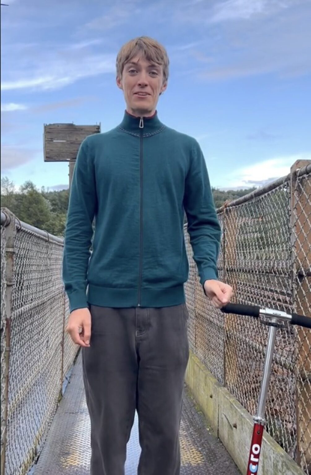 Online trainspotter Francis Bourgeois 'races' trains on Perth bridge