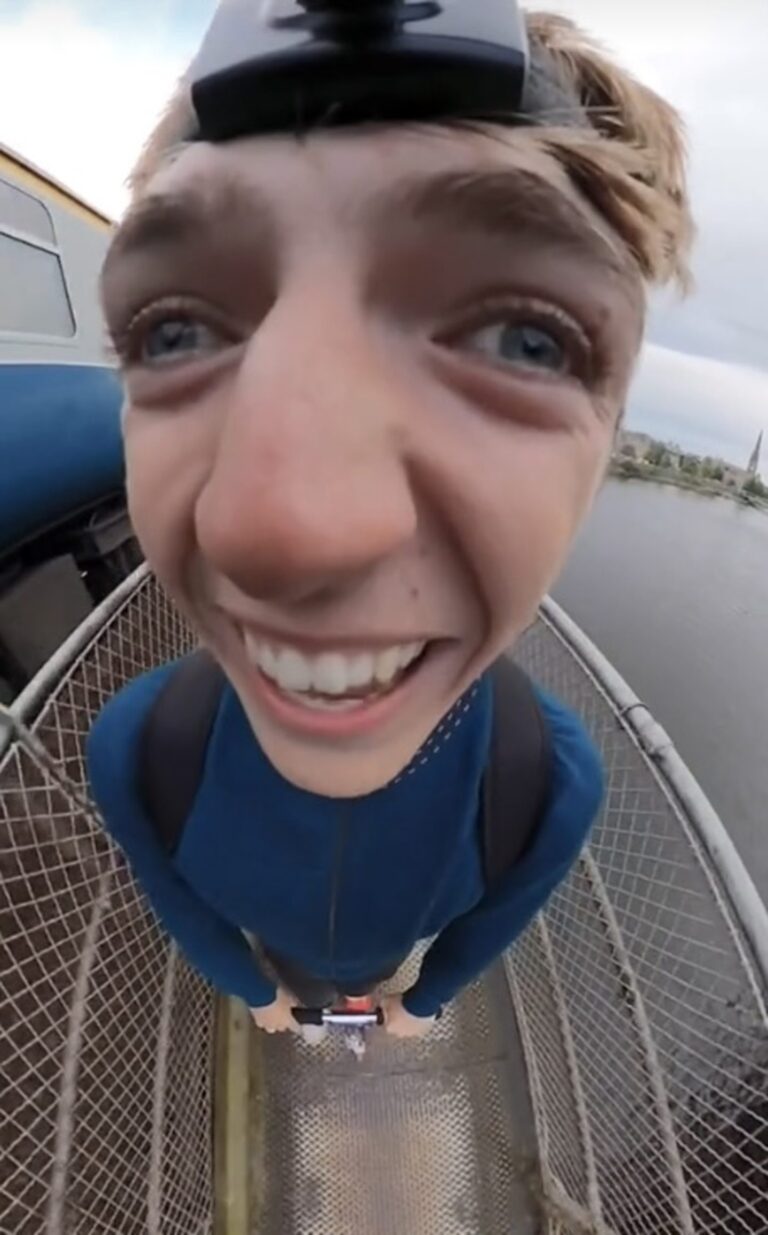 Online trainspotter Francis Bourgeois 'races' trains on Perth bridge