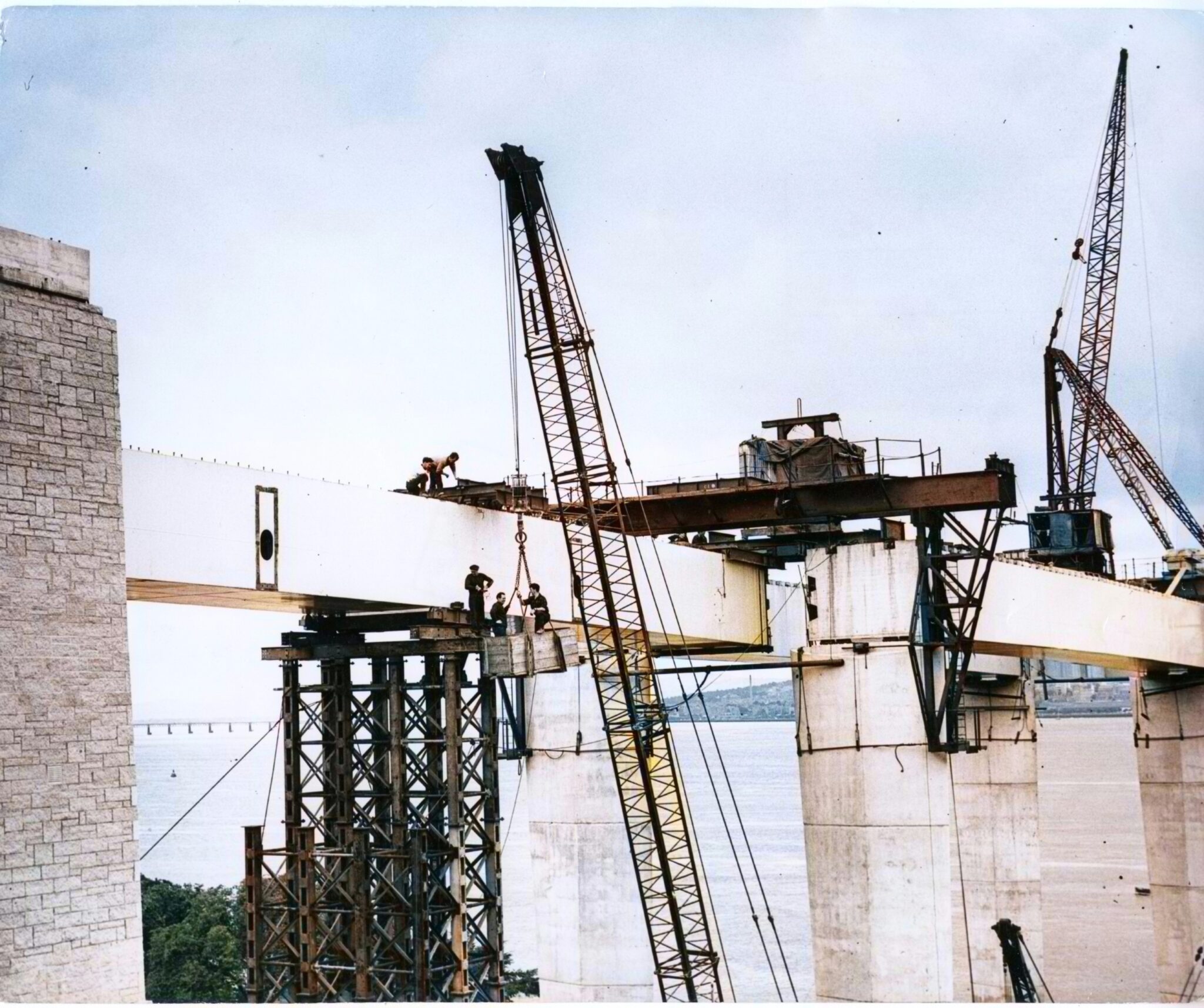 The rise of the Tay Road Bridge seen in colour for the first time - The ...