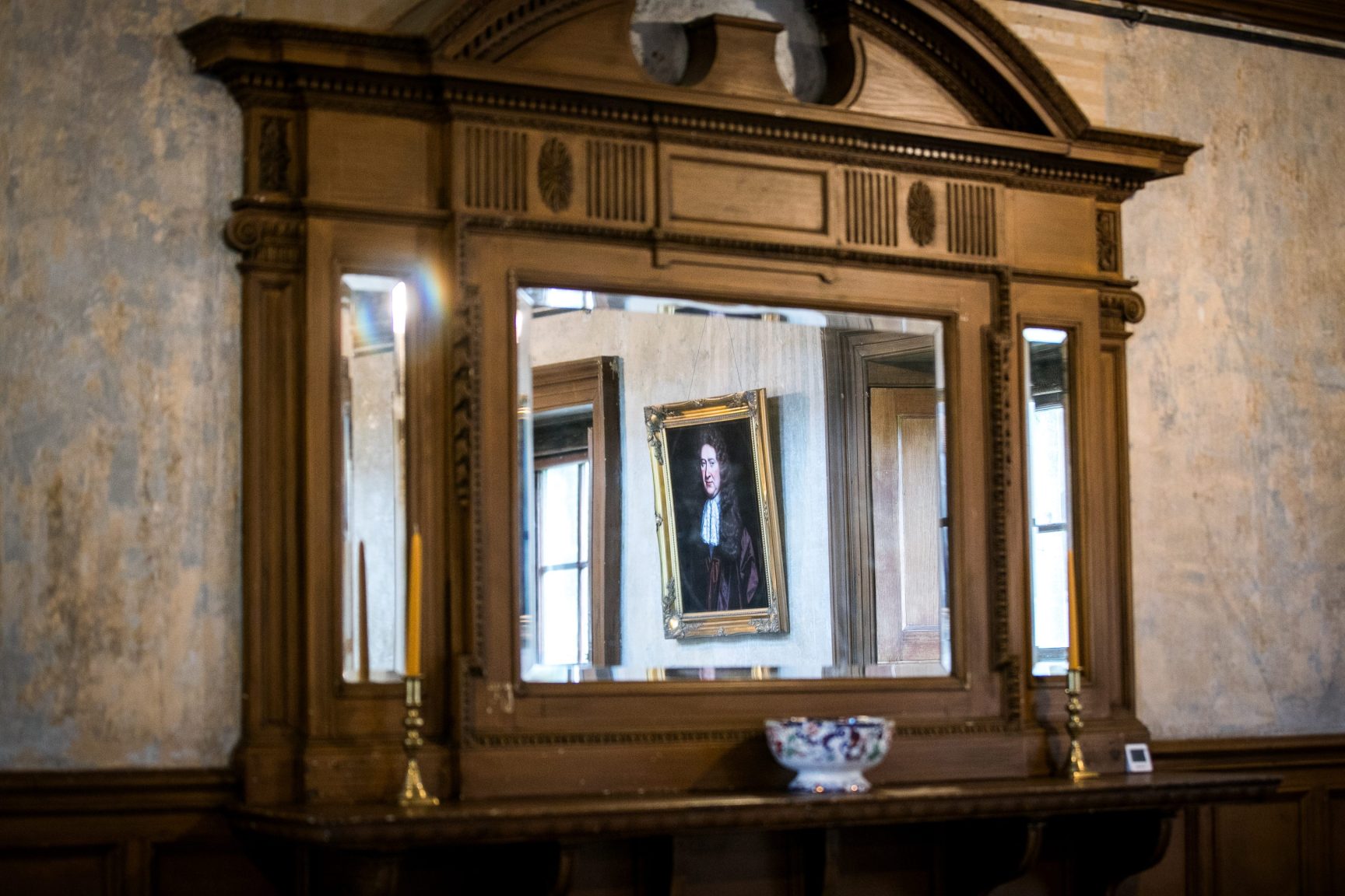 Inside Bannockburn House - Stirling's crumbling 'treasure trove'