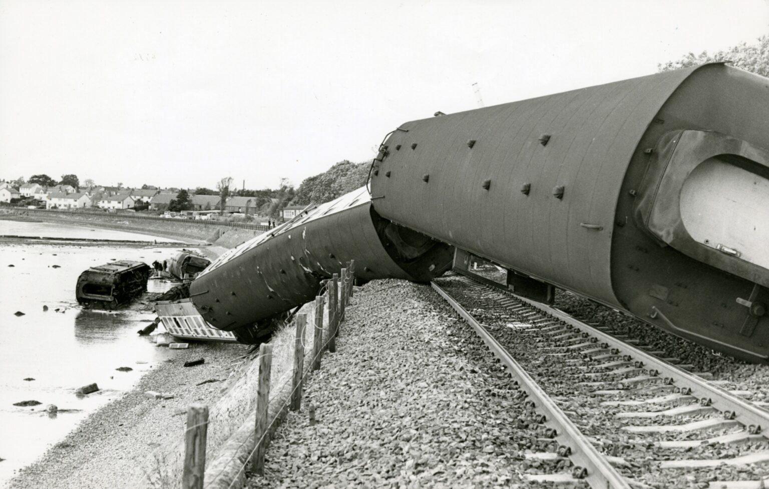 Dramatic images show aftermath of 1979 Invergowrie rail crash