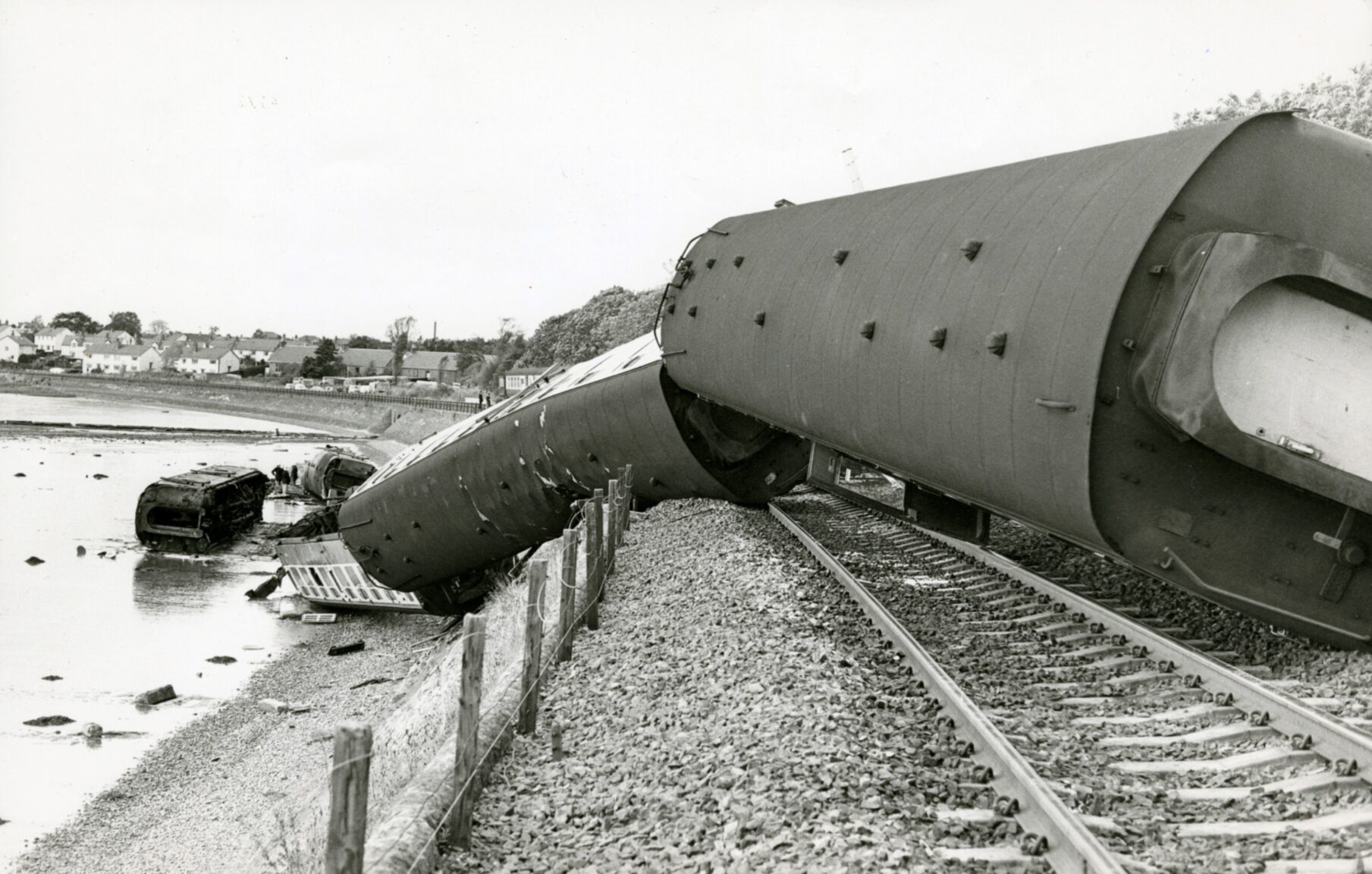 Dramatic images show aftermath of 1979 Invergowrie rail crash