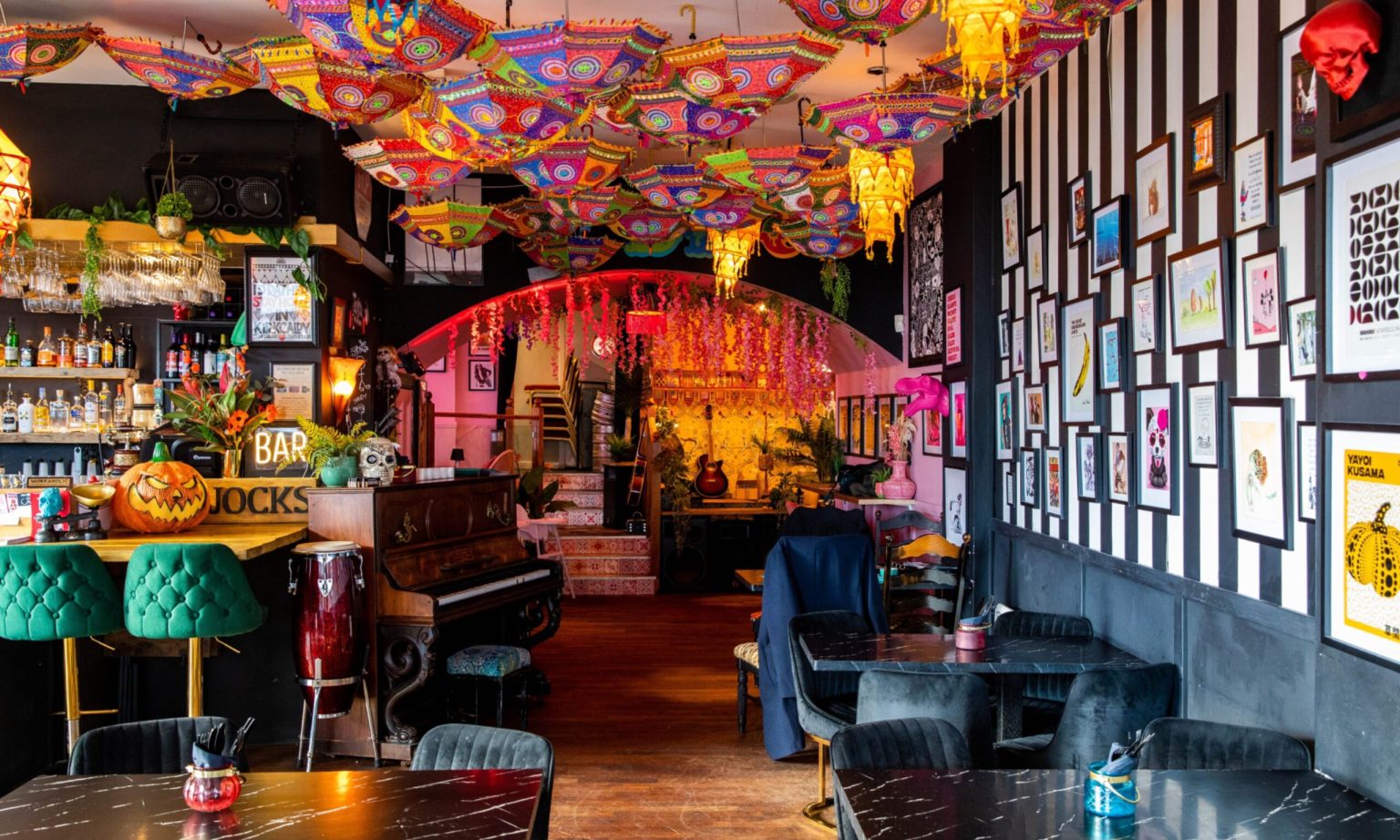 For a meal, a coffee or a cocktail in Kirkcaldy, Jock's really rocks