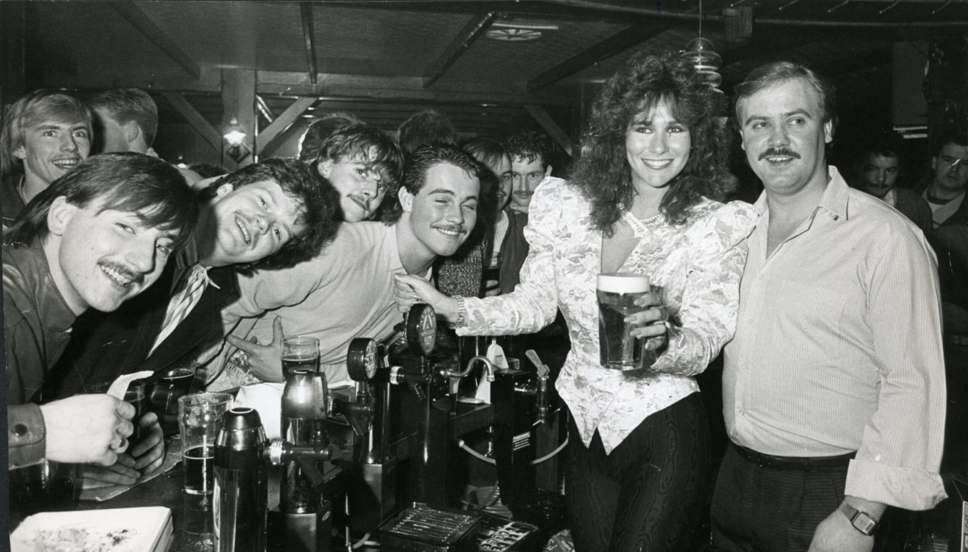 Pictures of 15 Dundee pubs from the 1980s and 1990s