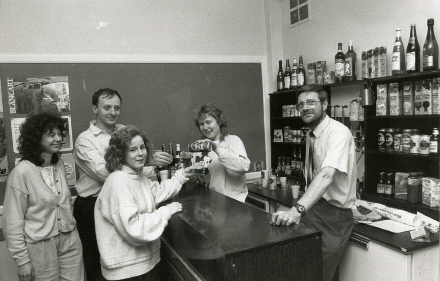 Pictures of 15 Dundee pubs from the 1980s and 1990s