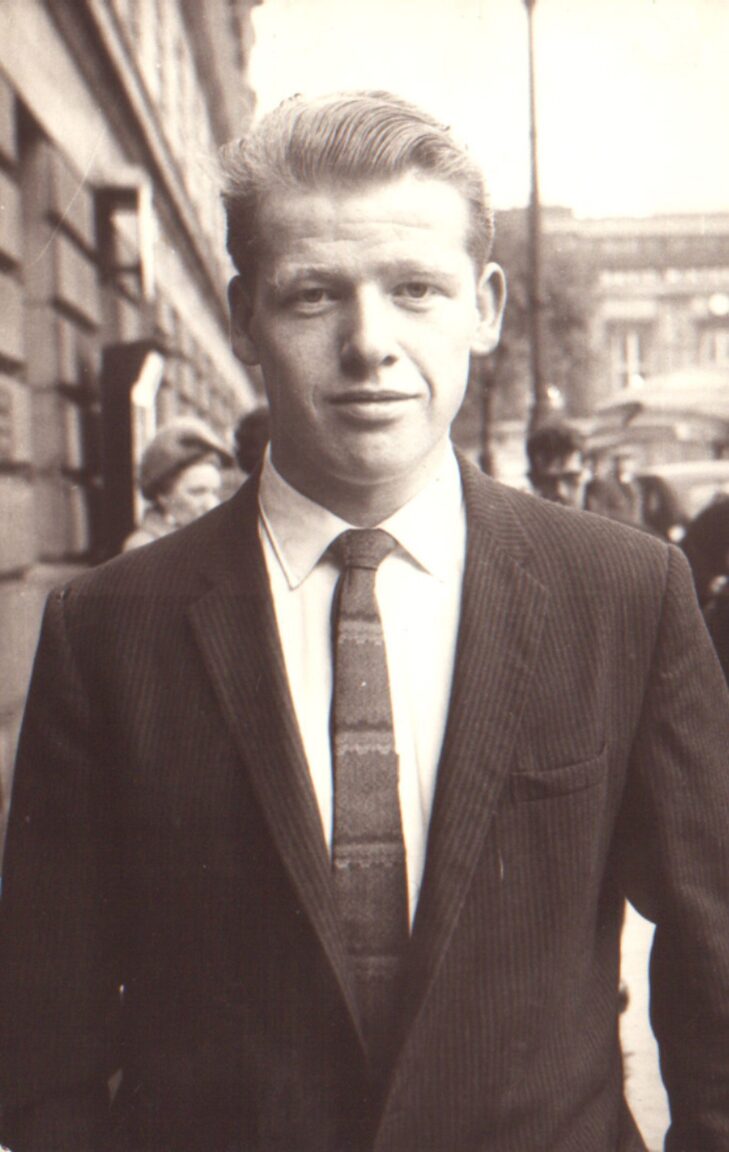 Tributes to Dundee grandad Frank Hendry who died aged 82