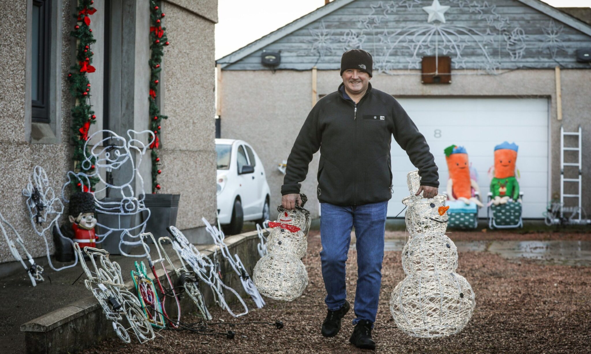 Dundee dad postpones famous Kingsway Christmas lights display