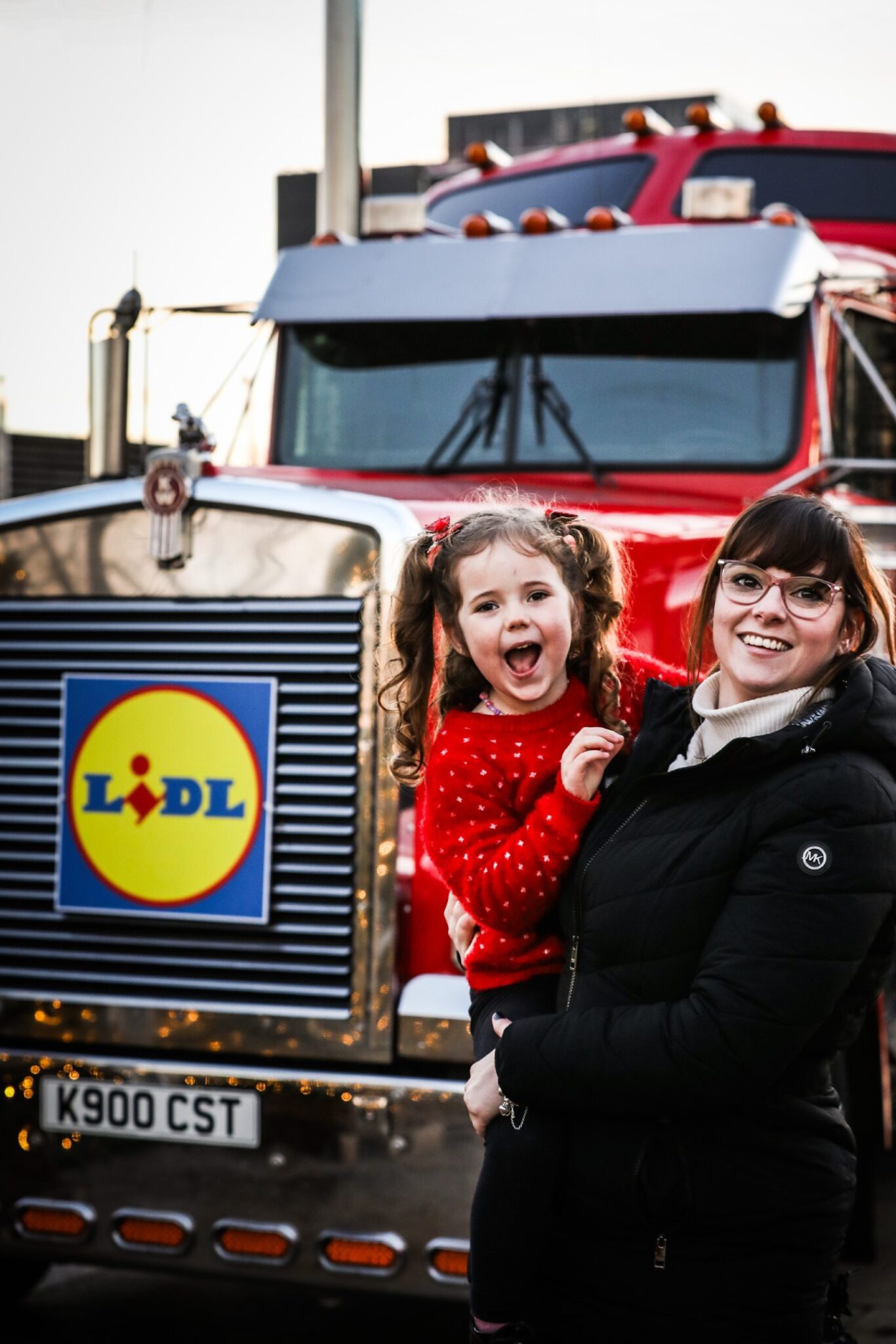 Families queue for hours as Lidl's Freeway cola truck visits Dundee