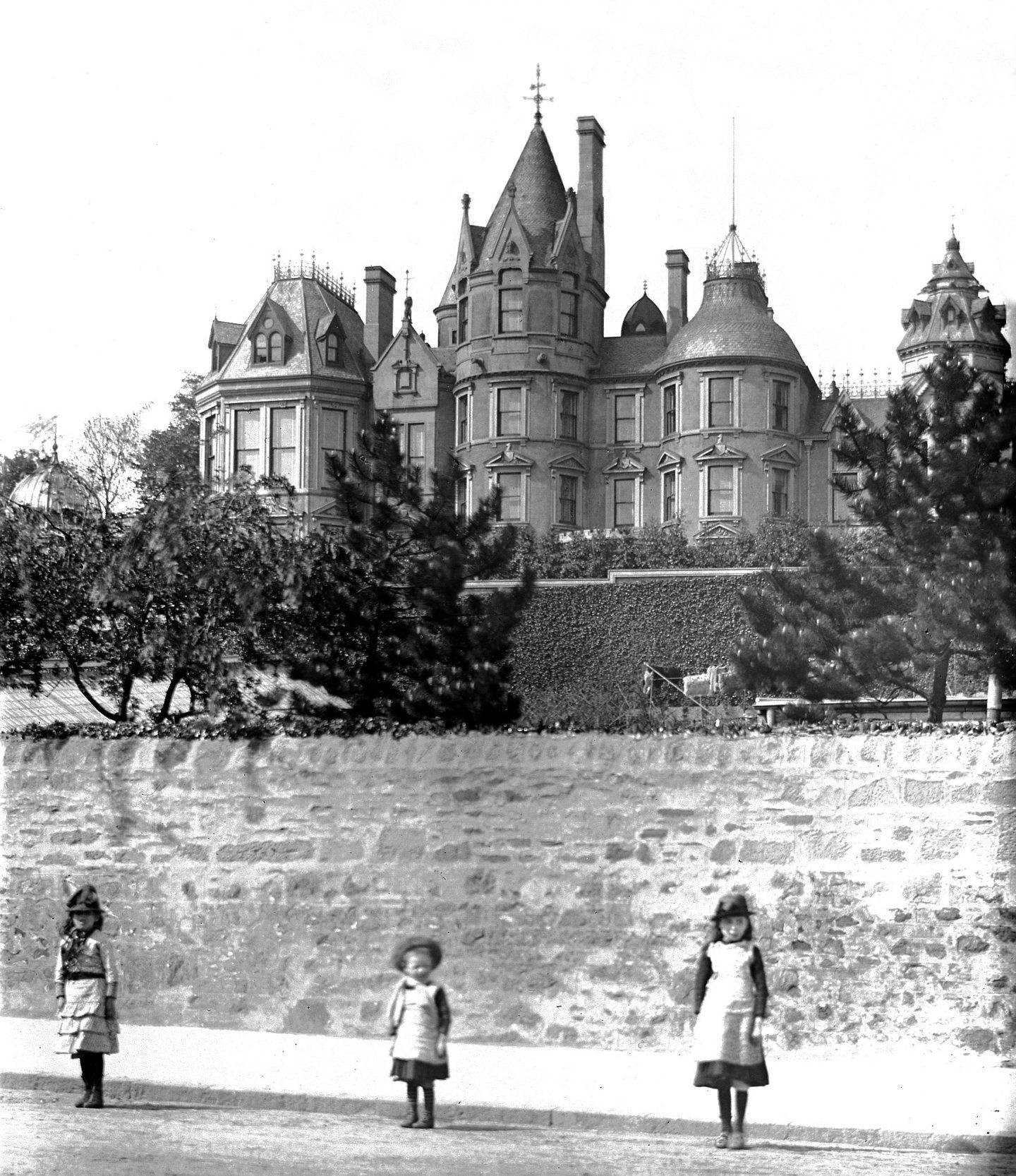 New book tells the forgotten tales of Broughty Ferry mansions