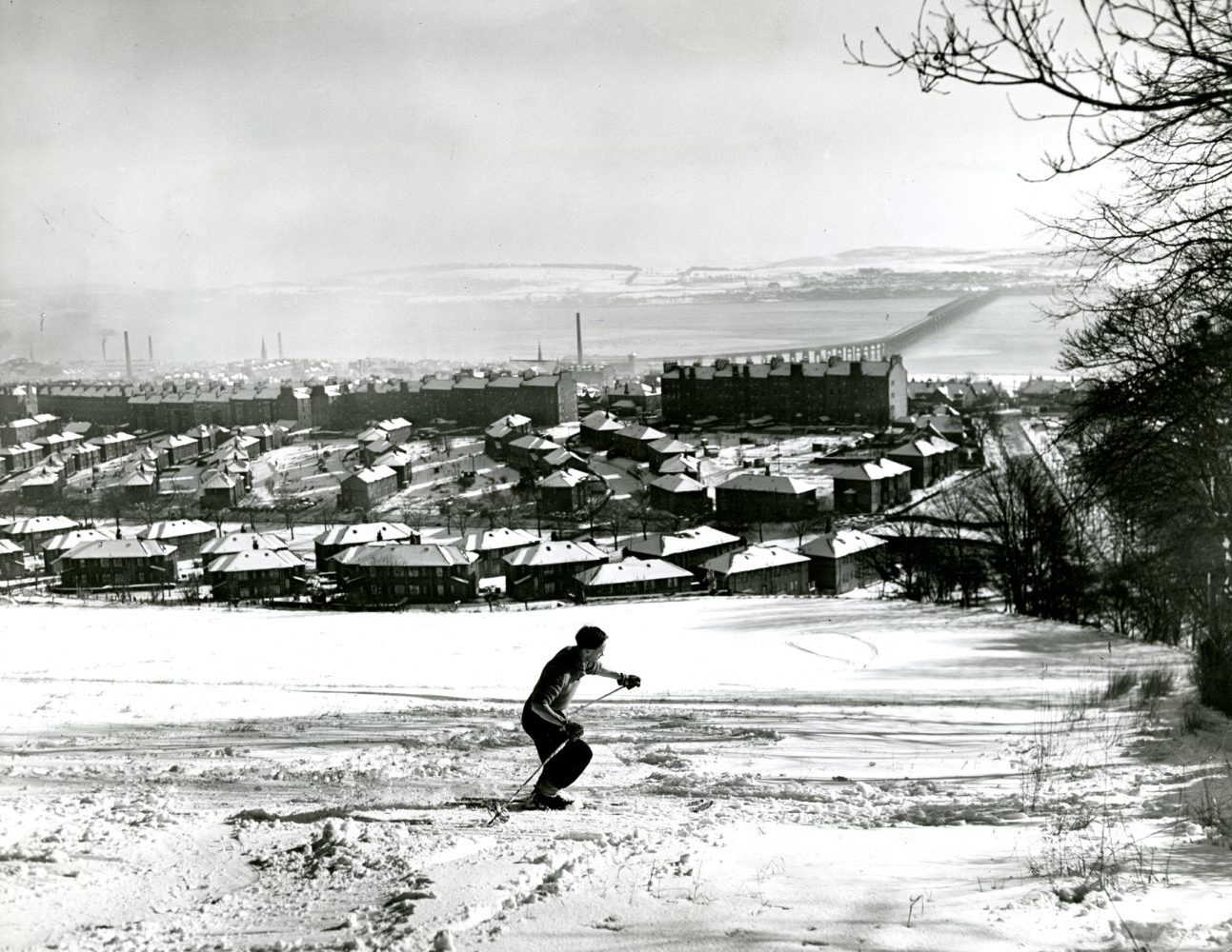 Drift back in time with pictures of snowy Dundee in the 50s and 60s