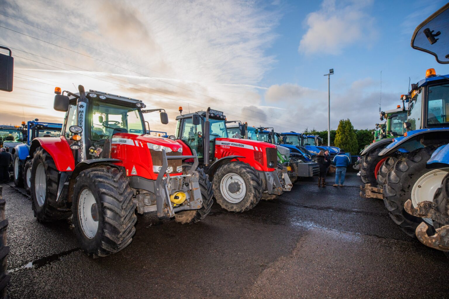 Great pictures from Strathmore JAC Hogmanay tractor run