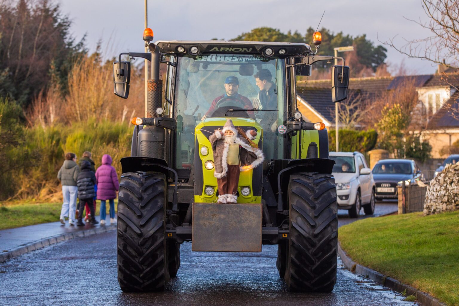 Great pictures from Strathmore JAC Hogmanay tractor run