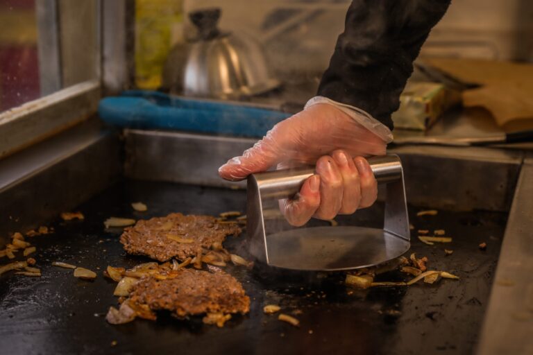Father and son team bring smash burgers to Cellardyke