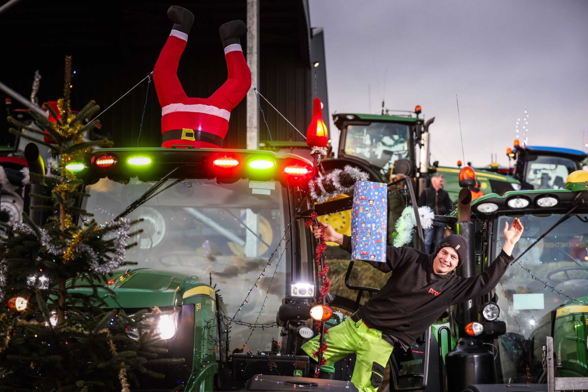 Pictures from Forfar JAC Christmas Eve tractor run fun