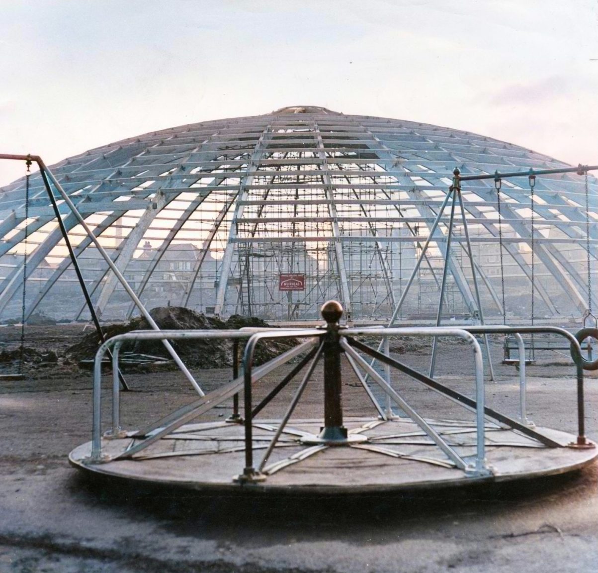 Rare old photos of Perth in the 1960s seen in colour for first time