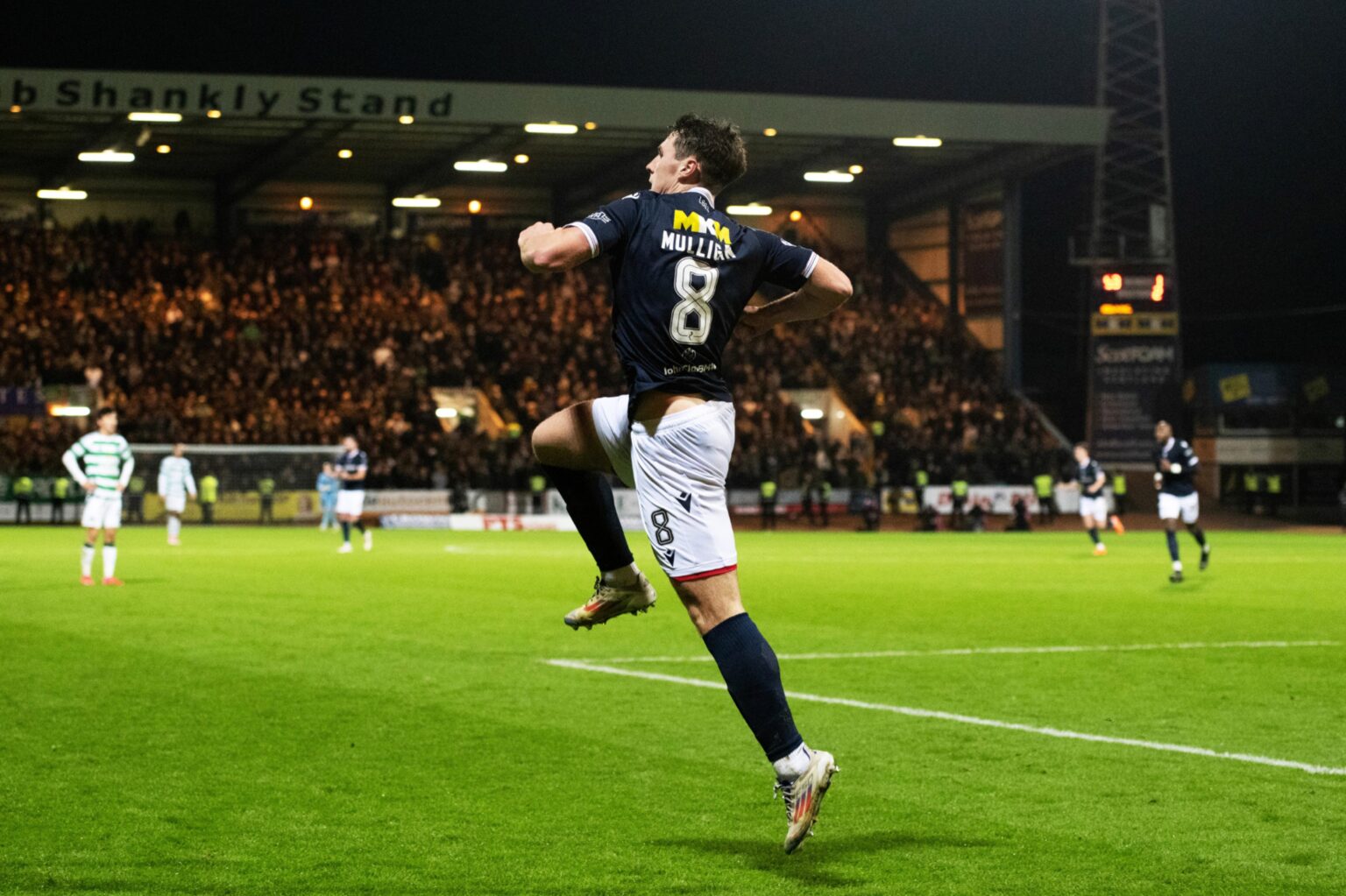 Josh Mulligan completes switch from Dundee FC to Hibs