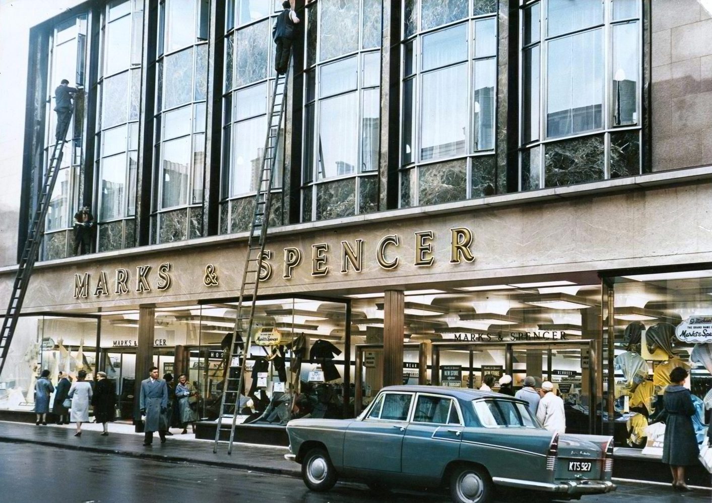 Rare old photos of Perth in the 1960s seen in colour for first time